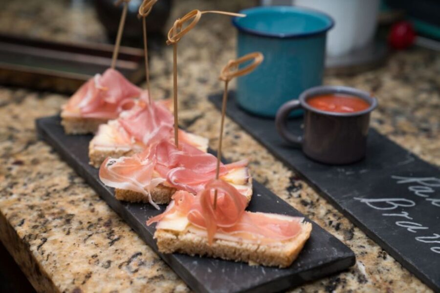 Chicago: Tapas & Flamenco Dinner in Ukrainian Village - Inside the Experience: What to Expect