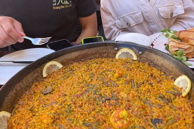 Christmas Tapas and Wine Tour in Valencia - Exploring the Itinerary in Detail