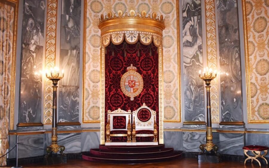 Chrtistiansborg Palace Tour in Spanish - Deep Dive: Exploring the Highlights