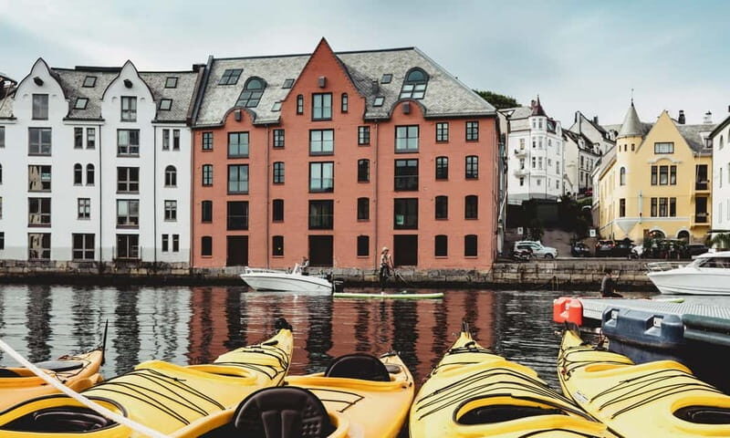 City walk in Ålesund: Art Nouveau, sea views, and insider tips - Why This Tour Works Well