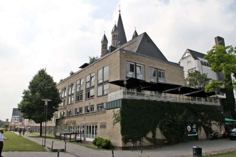 Cologne: Brewery Tour with Beer Tasting and Halven Hahn - Pricing and Value