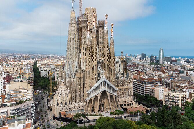 Combo: Skip the Line Sagrada Familia & Park Guell Guided Tour - A Stroll through Barcelona’s Nature-Inspired Wonderland: Park Güell