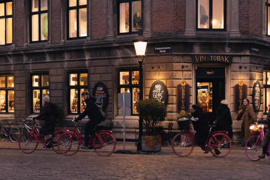 Copenhagen: Christmas Bike Tour with a local Guide - Who Is This Tour Best Suited For?
