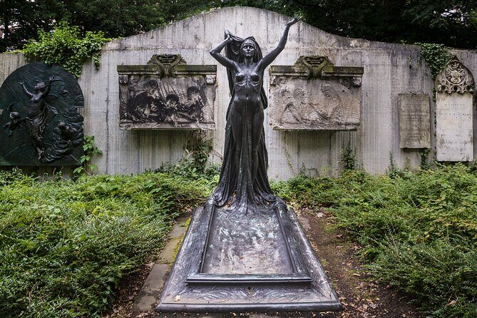 Corpses, Leprosy, Lucifer 75-minute Tour at the Old Cemetery - An In-Depth Review of the 75-Minute Ghost Tour