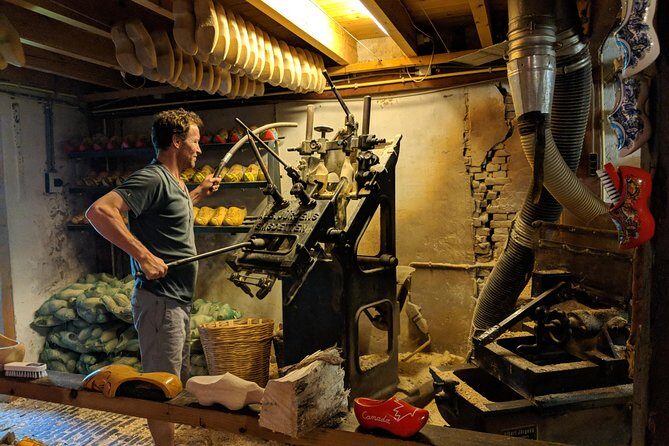 Countryside Bike Tour from Amsterdam: a Windmill and Dutch Cheese - What the Guides Bring to the Table