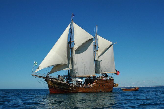 Cruise 3, Benagil - Afternoon - Caves 14:30H - 17:00H - Authentic Traveler Perspectives