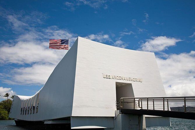 Day Trip from Kona to Oahu: Pearl Harbor WWII Heroes Adventure - Key Points