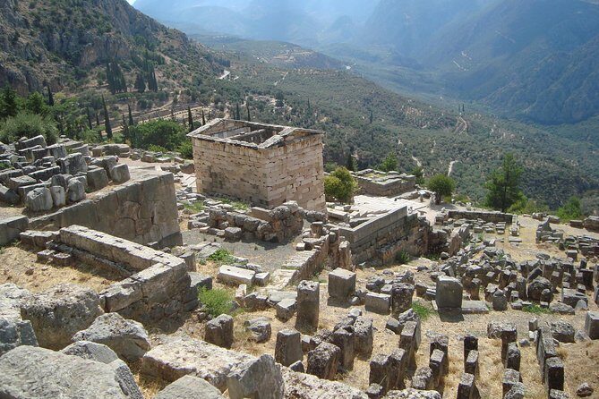 Delphi, Hosios Loukas Monastery full day private tour from Athens - Scenic Drive and Arachova: The Mountain Town Charm