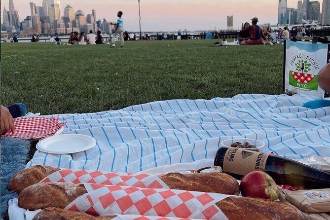 Deluxe Picnic for 2 (Grab and Go) - An Authentic Picnic Experience in the Heart of NYC