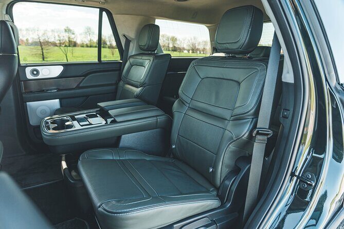 Departure Transfer from Milwaukee to Milwaukee Airport MKE by SUV - The Ride in a Fully Equipped SUV