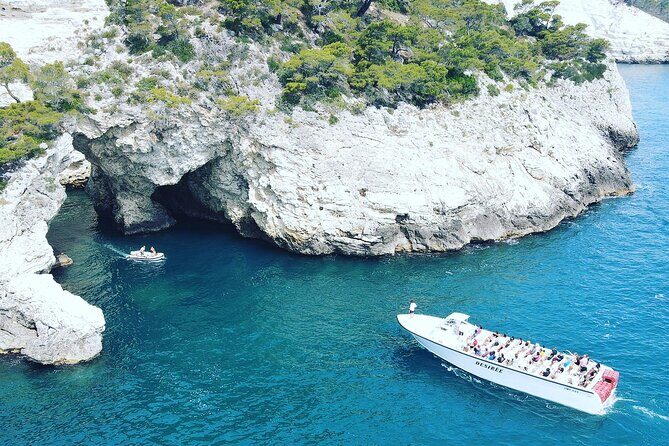 Desirèe experience. Visit of the marine caves of Vieste - The Itinerary in Detail