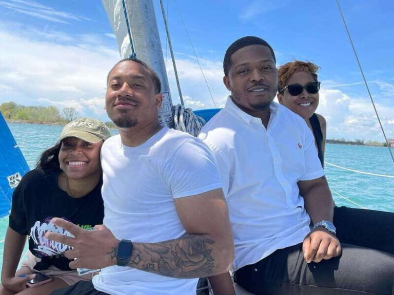 Detroit: Lake St. Clair Boat Cruise with Choice of Vessel - Scenery and Highlights Along the Route