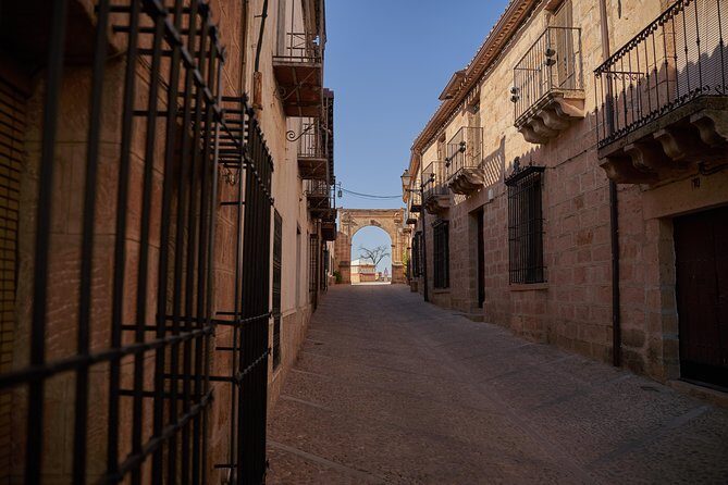 Discover 3 artworks in Baños de la Encina - The Experience of the Guides