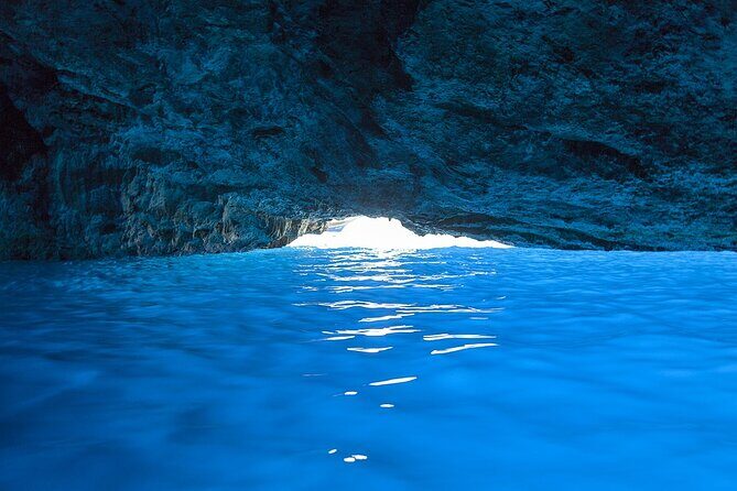 Dolphin, Sea Cave, Captain Cook, Kealakekua Bay Reef Snorkeling - Authenticity and Authentic Experiences
