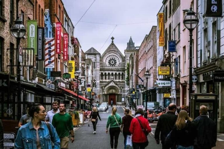 Dublin: Highlights and Hidden Gems Walking Tour - Crossing the Hapenny Bridge: Dublin’s Resilience
