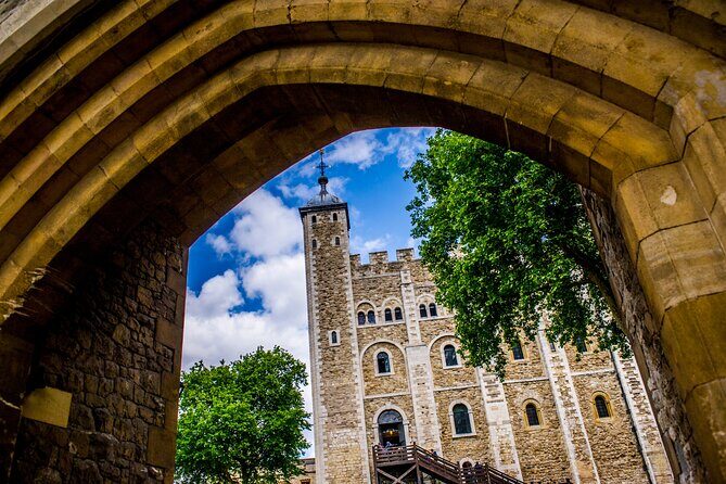 Easy Access Tower of London Crown Jewel Torture and Executions - How This Tour Enhances Your Visit