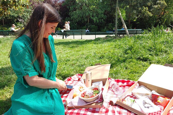 Exclusive Gourmet Picnic Experience at the Eiffel Tower - What Makes This Picnic Special?