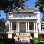 Explore New Orleans' Garden District: Private 2-hour Walking Tour - A Walk Down Lafayette Street and Iconic Landmarks