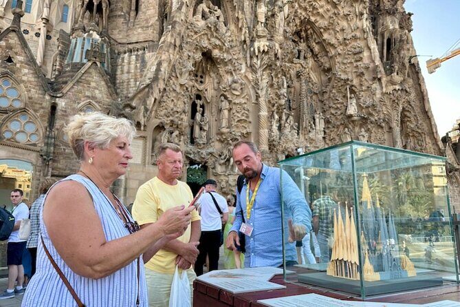 Fast Track: Sagrada Familia Guided Tour - A Deep Dive into the Tour Itinerary