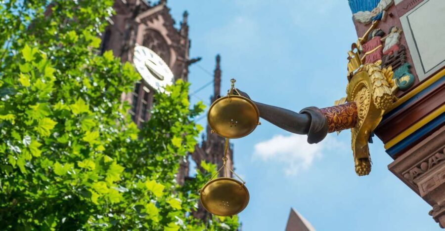Frankfurt: New Old Town and Highlights German-Language Tour - Landmark Highlights and What They Reveal