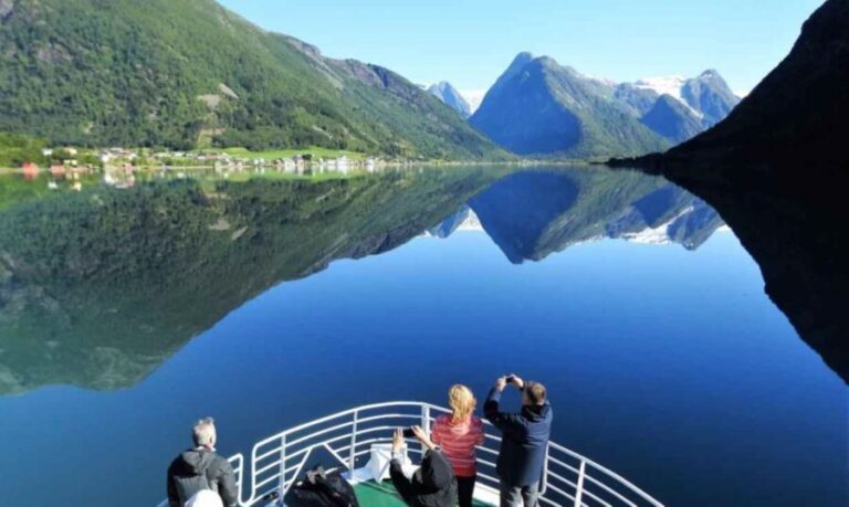 From Balestrand: Fjord Cruise to Fjærland - One-way - Deep Dive: Itinerary Breakdown