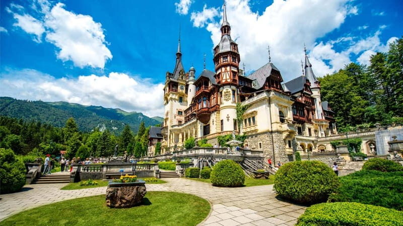 From Bucharest: Dracula's castle, Peles Castle and Brasov - The Itinerary in Detail