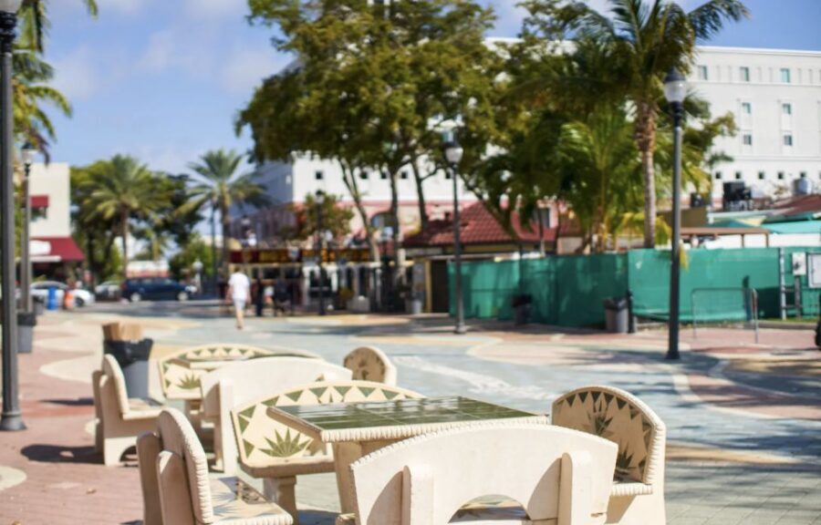 From Fort Lauderdale: Best of Miami Small Group Tour w/Boat - Little Havana: The Cuban Heart of Miami
