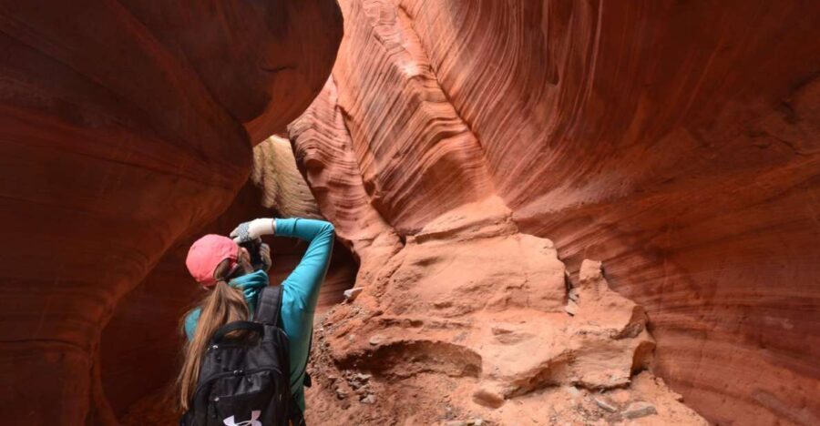 From Kanab: 3-Hour Peek-a-Boo Slot Canyon Hiking Tour - Detailed Breakdown of the Itinerary