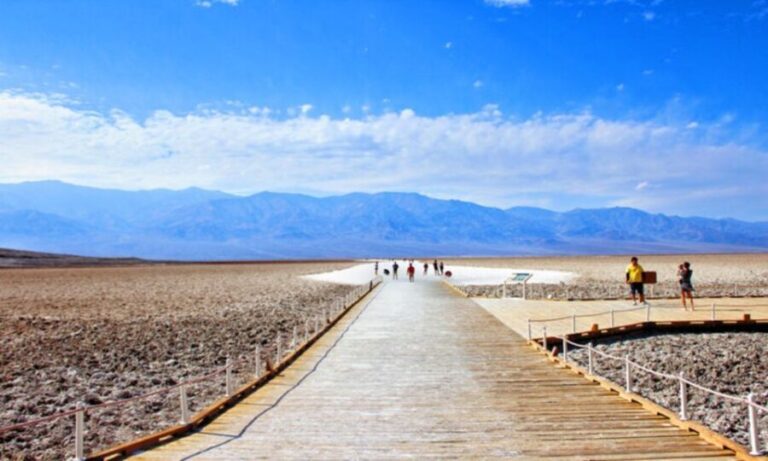 From Las Vegas: Full Day Death Valley Group Tour - Guides and Group Dynamics