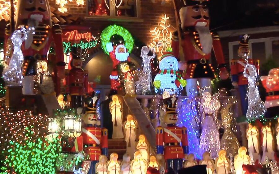 From Manhattan: Dyker Heights Holiday Bus Tour - How the Tour Works for Different Travelers