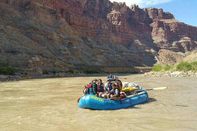 Full-Day Colorado River Rafting Tour at Fisher Towers - The Role of Guides and Group Size