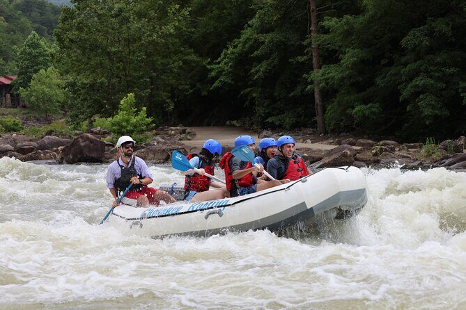 Full Ocoee River Rafting Adventure With Catered Shore Lunch - How the Experience Breaks Down