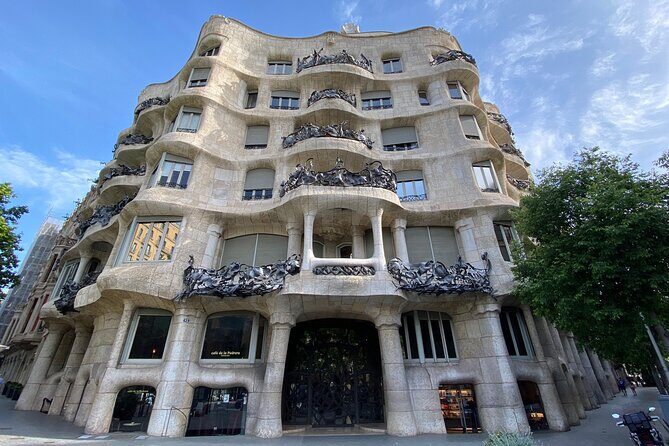 Gaudí and Barcelona Legends Walking Tour - Discovering Barcelona’s Architectural Marvels