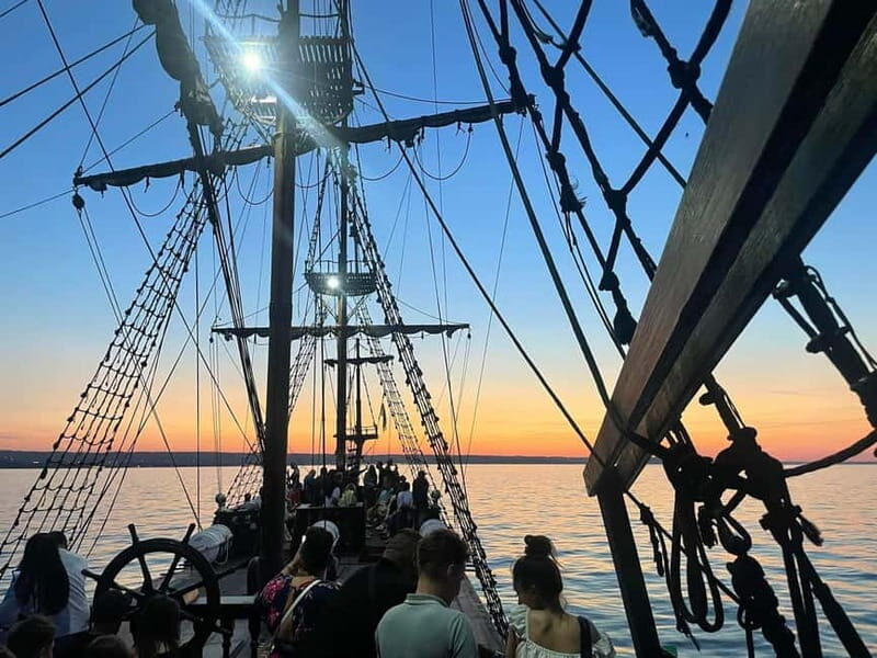 Gdansk: 8:30PM Evening Cruise With Live Music on Black Pearl - The Itinerary and What to Expect