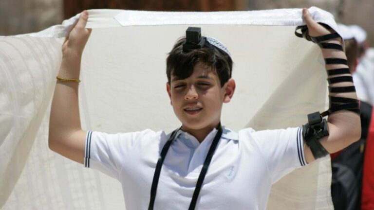 Gdansk Jewish History Tour with Synagogue and Cemetery - Key Points