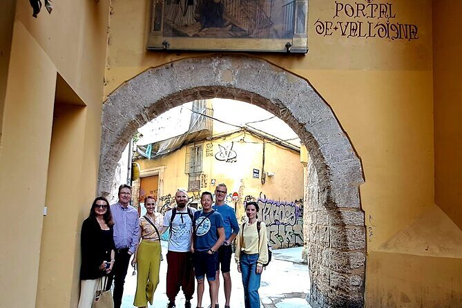 Genuine Valencian tapas tour with a pinch of History - Who Should Consider This Tour?