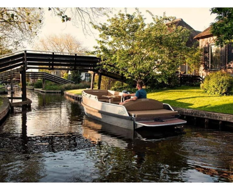Giethoorn centre: Private tour with local tourguide - Why This Tour Works Well for Travelers