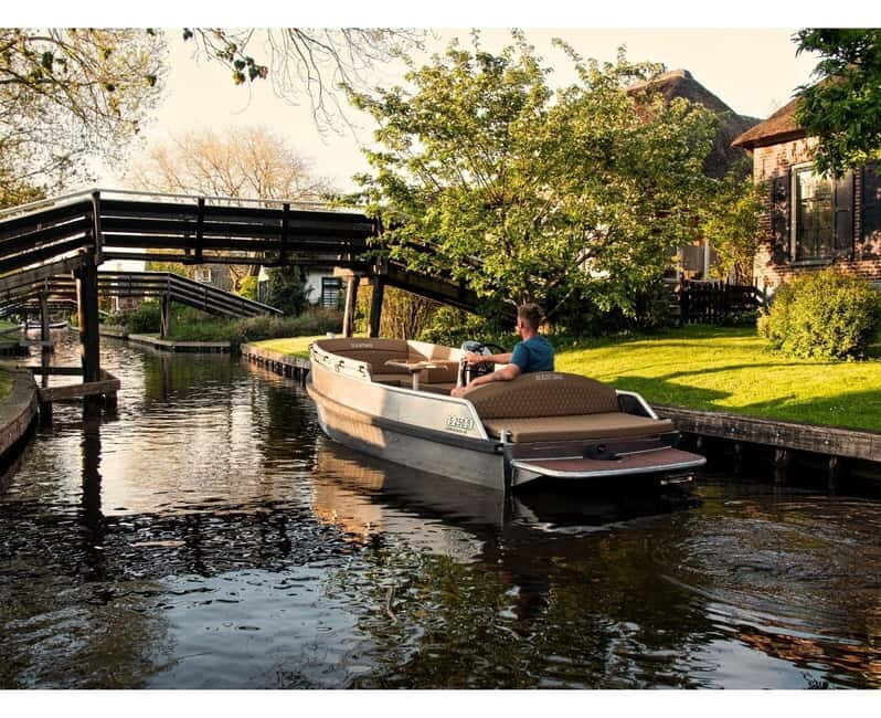 Giethoorn centre: Private tour with local tourguide - Why This Tour Works Well for Travelers
