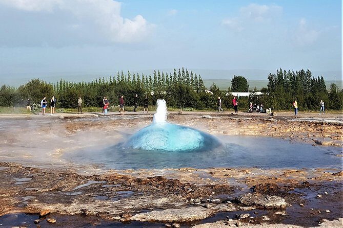 Golden Circle Private Day Tour - up to 9 passengers - Day-to-Day Breakdown