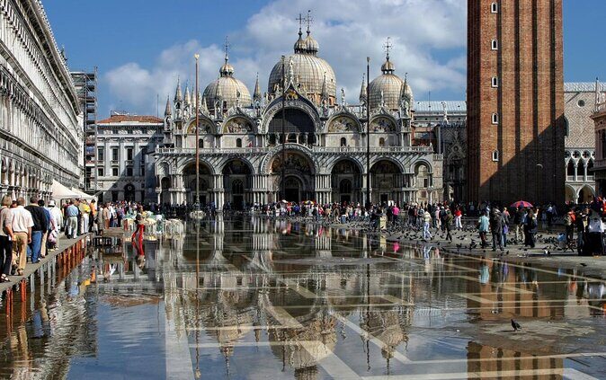 Gondola Ride and St Mark's Basilica Tour - Key Points