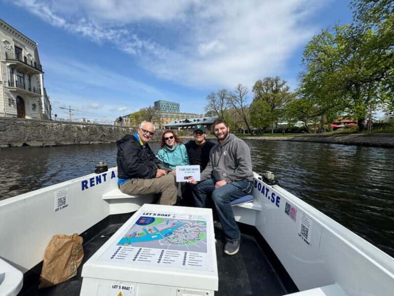 Gothenburg: Private Göta Älv Boat Tour with Pickup - Analyzing the Experience: What to Expect on Your Gothenburg Boat Tour