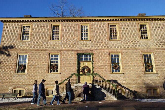 Guided Colonial Christmas Tour in Williamsburg - Group Size, Comfort, and Practicalities