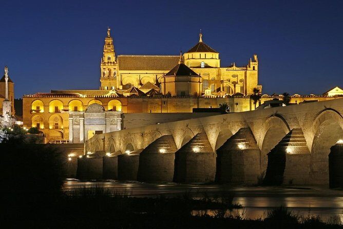 Guided visit to the Mosque-Cathedral, Jewish Quarter, Alcazar and Synagogue. Official guide - What Can You Expect During the Tour?
