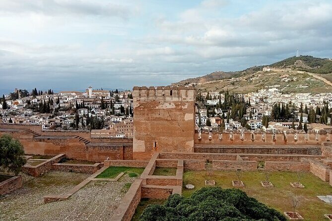 Guided Walking Tour with Panoramic Views and Terraces of Granada - Practical Details and Tips