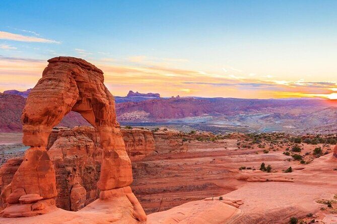 Half Day Arches 4x4 with Delicate Arch Hike - The Highlight: Delicate Arch Hike