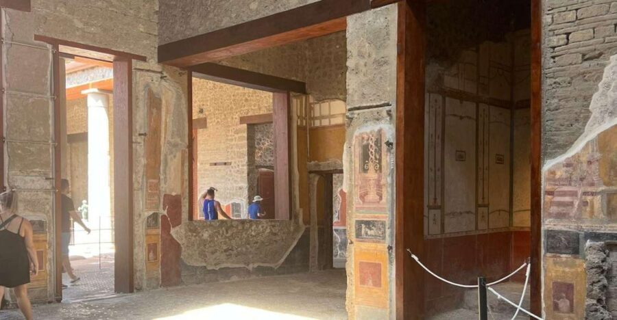 Half-Day Herculaneum and Pompeii Tour from Positano - Exploring Herculaneum: The Smaller But Well-Preserved City