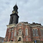 Hamburg: 1-Hour Sightseeing Bus Tour with Live Guide - The Value of a Live Guide and Sustainable Travel