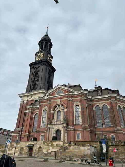 Hamburg: 1-Hour Sightseeing Bus Tour with Live Guide - The Value of a Live Guide and Sustainable Travel