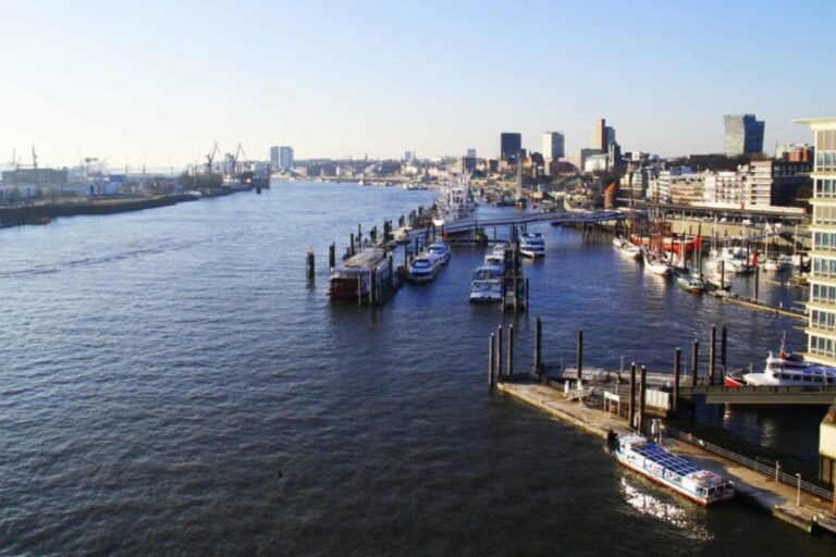 Hamburg: 2.5-Hour Discovery Tour - Breakdown of the Itinerary and Sights