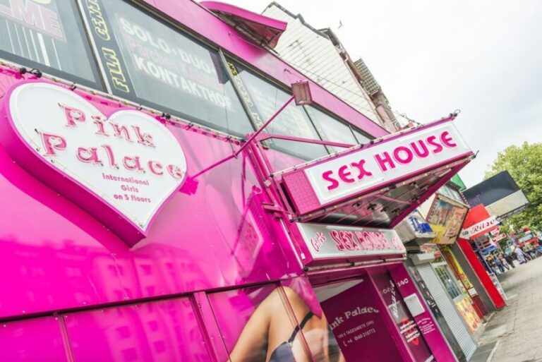 Hamburg: Adults Only Reeperbahn Tour - Authentic Experiences and Tips